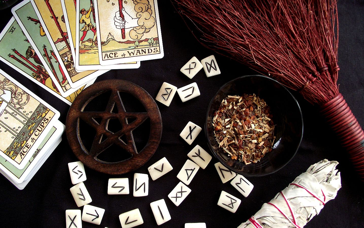 Using Divination Tools for Divine Guidance | Living Wicca Today